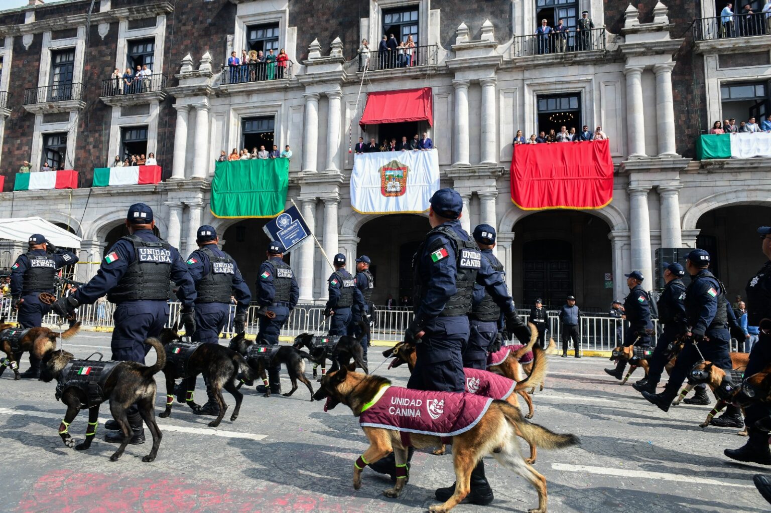 Encabeza Delfina Gómez desfile por el CCXIV Aniversario de ...
